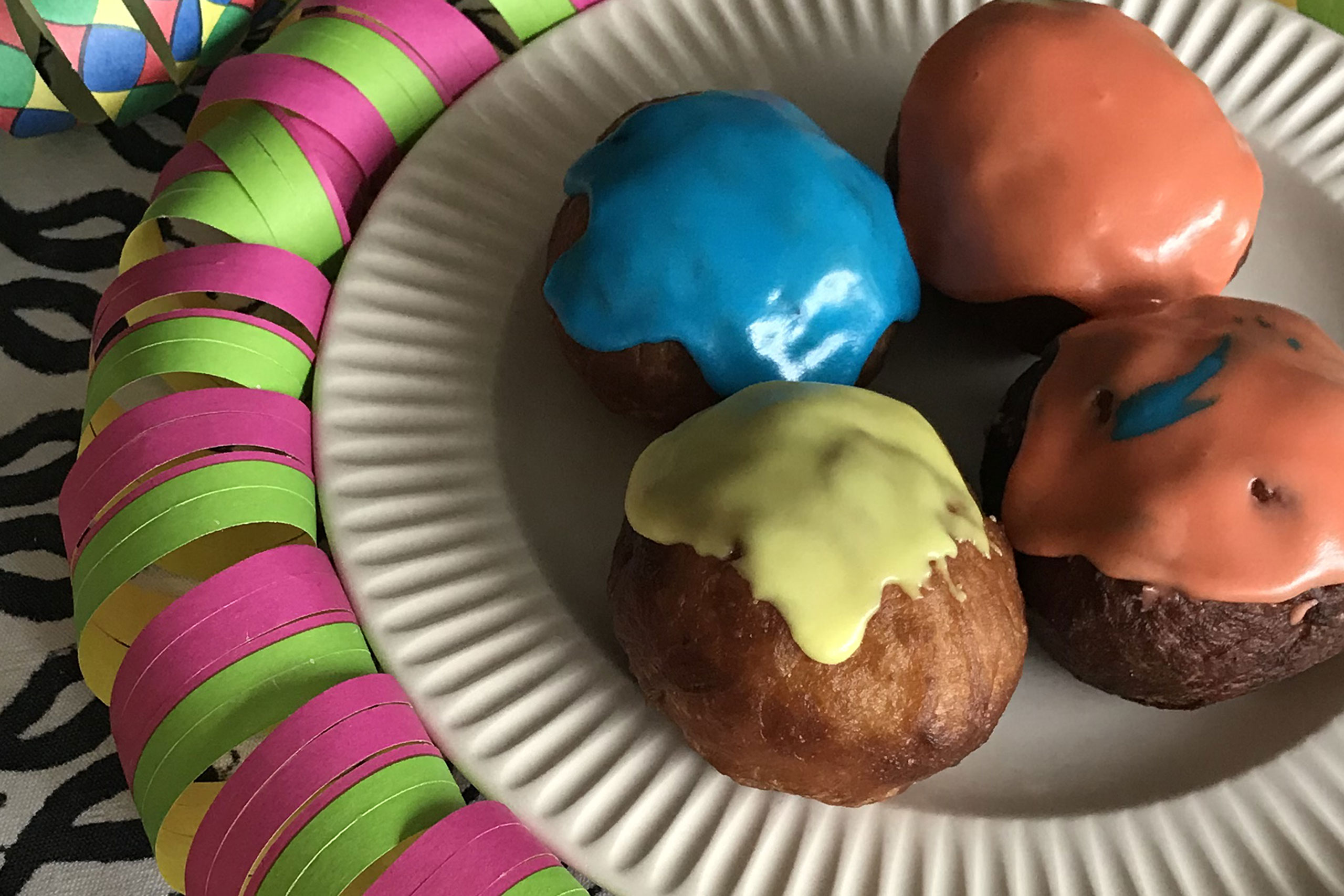 Värikkäät vappumunkit | JM Suomi